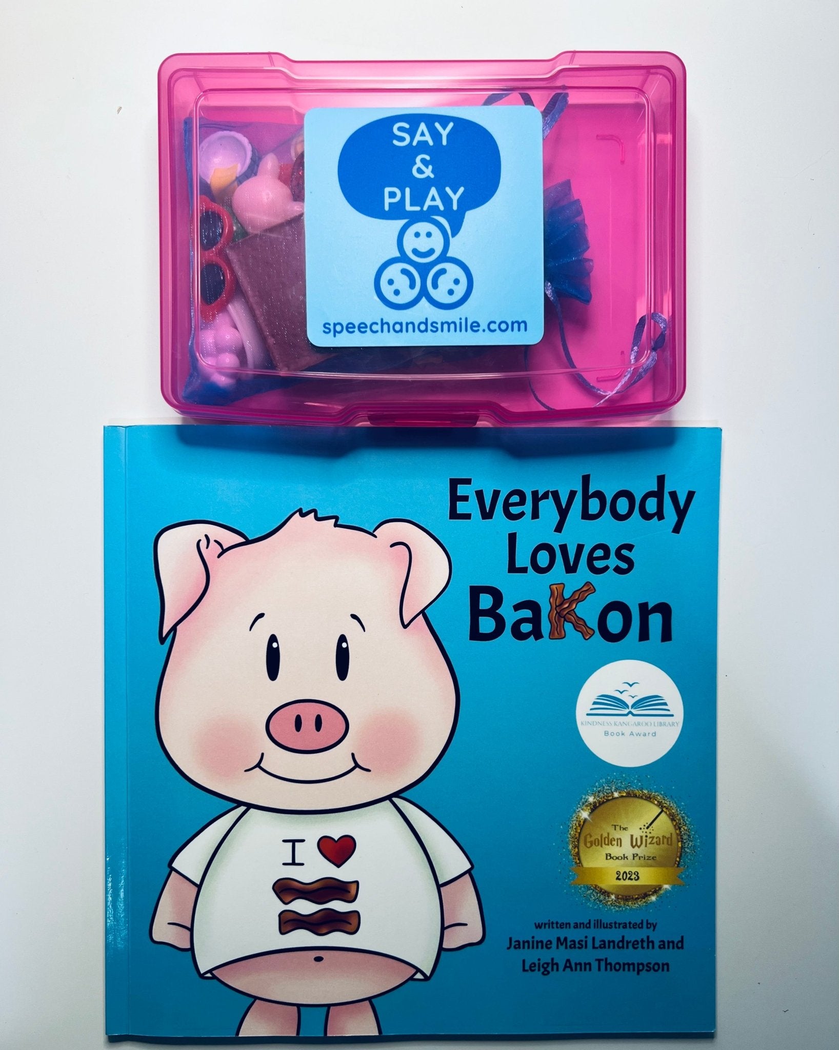 Say and Play Story Kit Book Everybody Loves Bakon – Speech and Smile