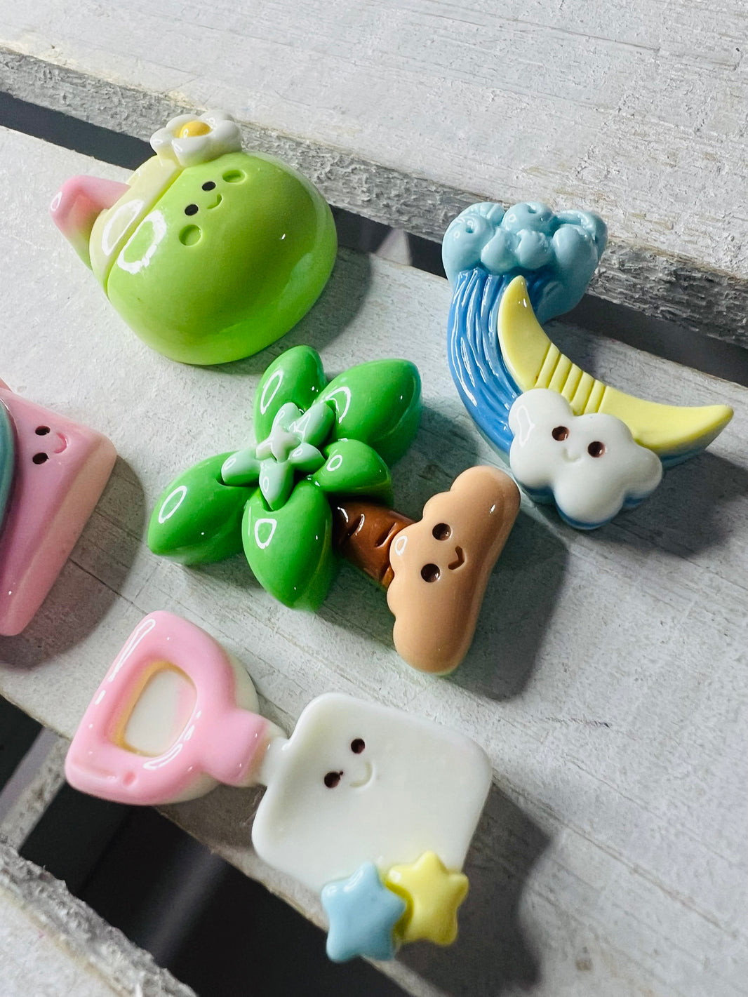 A la Carte Mini Objects – Speech and Smile