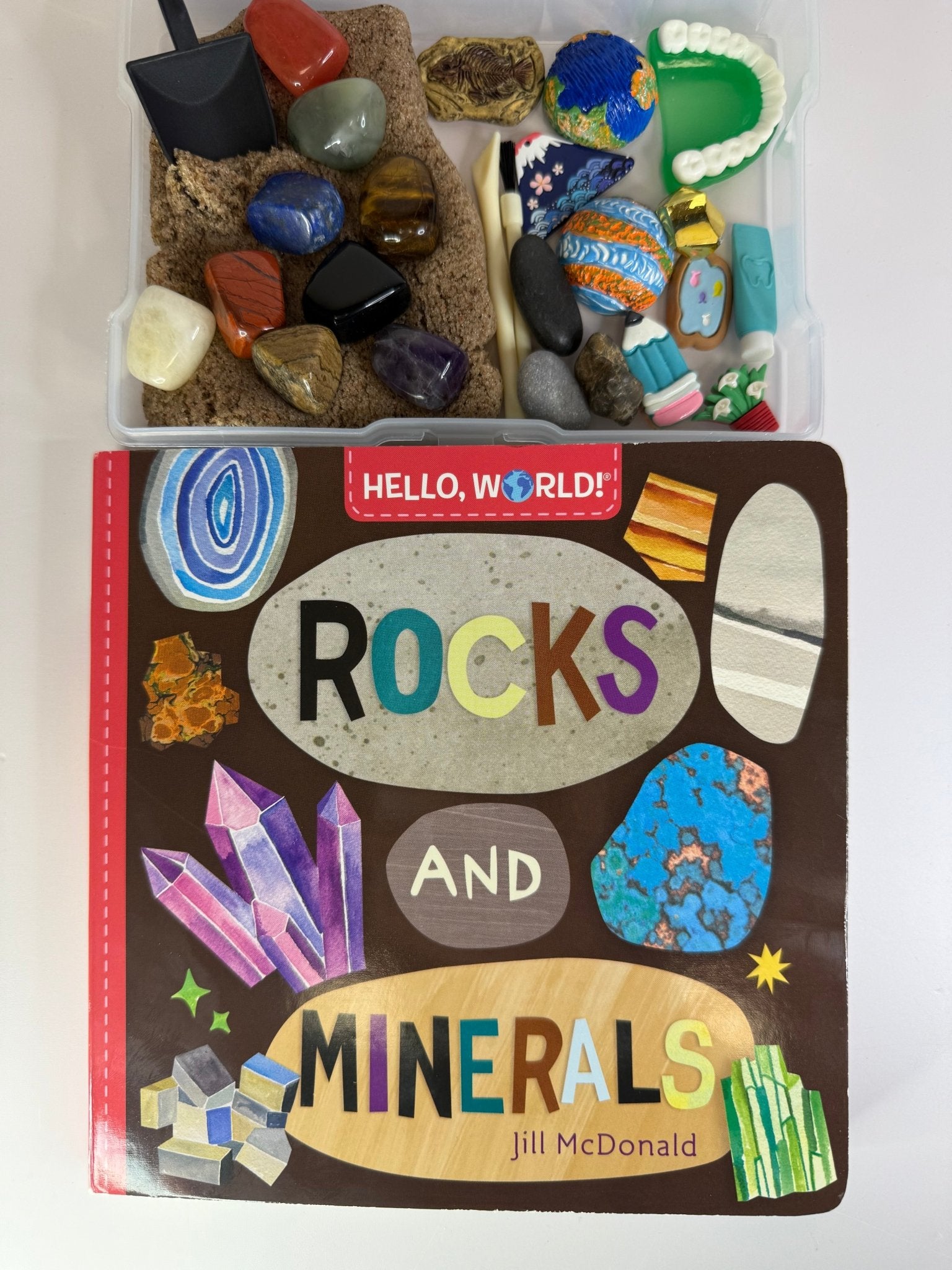Story Kit – Rocks and Minerals Book + Gemstones, Kinetic Sand, Mini Ob ...